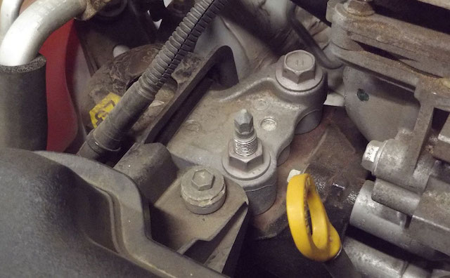 How To Diagnose A Failing Engine Mount | Suburban Auto Parts Blog