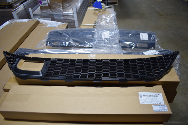 62259-5AA1A - Lower Grille - 2015-2018 Nissan Murano | World OEM Parts ...