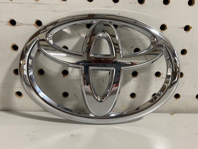 OEM Grille Emblem (Front) Part # 90975-A2001 | Modern Toyota Parts
