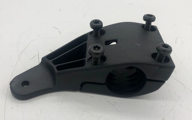 85133989 - VOLVO 85133989 - BRACKET | Truck Part Center