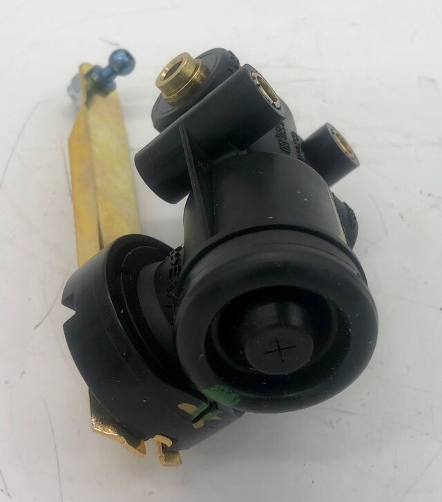 VOLVO 23270961 - LEVEL VALVE 23270961 | Truck Part Center