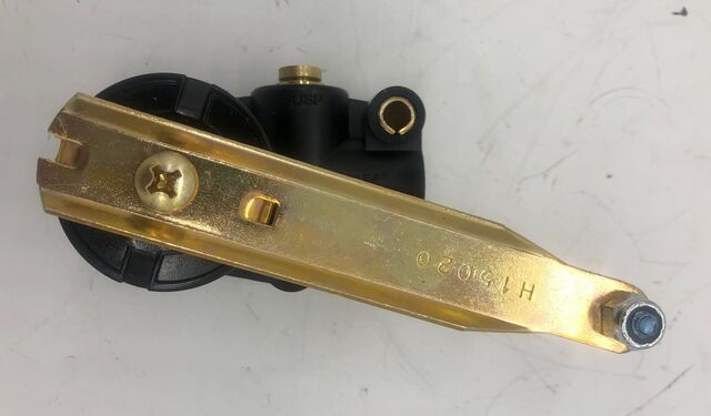 VOLVO 23270961 - LEVEL VALVE 23270961 | Truck Part Center