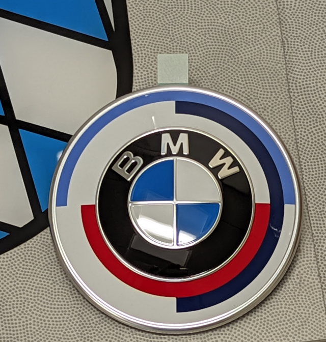 51-14-8-087-193 - 2022-2024 BMW - Emblem | BMWPartsHub