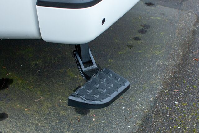 Genuine Rear Bumper Bed Step (d41 Frontier) - T99T7-9BU10 | NissanParts ...