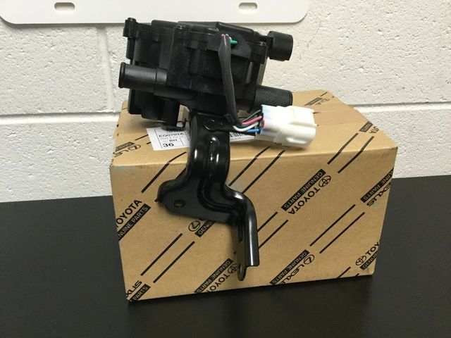 2004-2009 Toyota Prius Genuine Toyota 2004-2009 Prius Water/Coolant ...