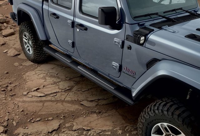 Mopar Black Tubular Side Step 82215609AB Jeep Gladiator (2020-2026 ...